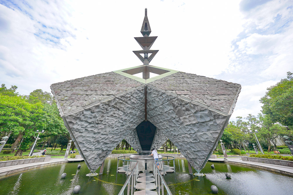 台北景點》228和平公園歷史巡禮，二二八和平紀念碑、二二八紀念館、兒童遊戲區 @小腹婆大世界