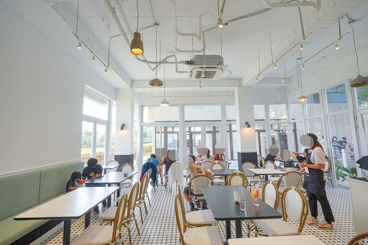 宜蘭新景點》宜蘭黑RURU CAFE，超萌笑笑羊下午茶咖啡廳(菜單價位) @小腹婆大世界