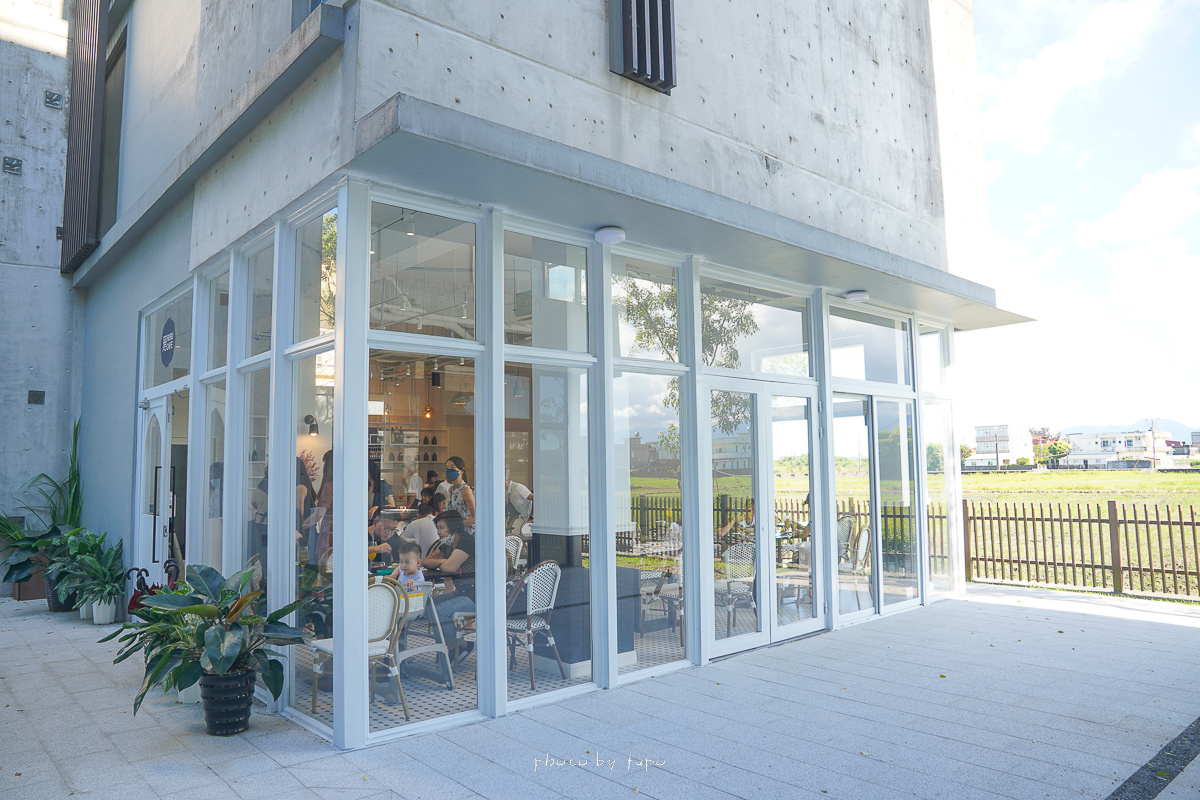 宜蘭新景點》宜蘭黑RURU CAFE，超萌笑笑羊下午茶咖啡廳(菜單價位) @小腹婆大世界