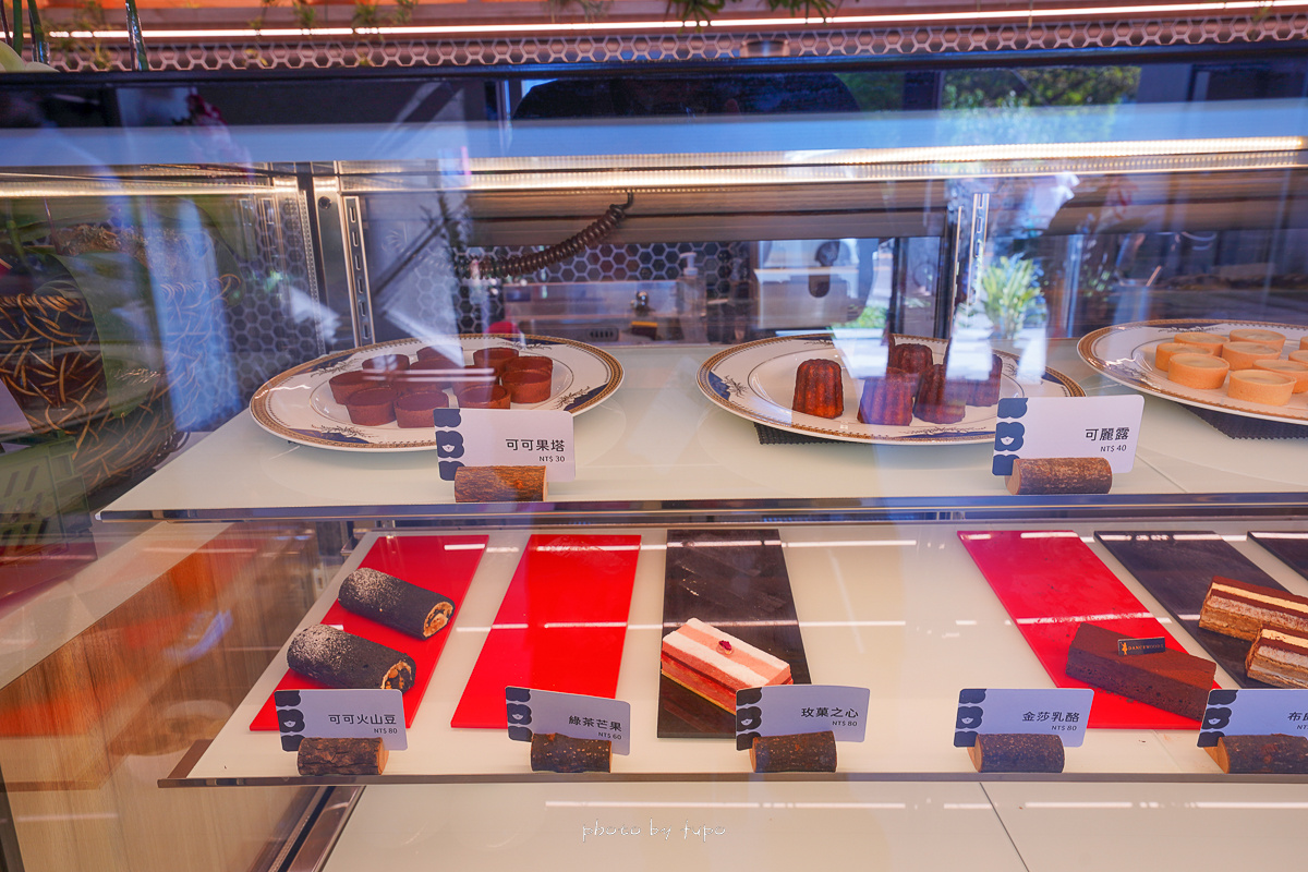 宜蘭新景點》宜蘭黑RURU CAFE，超萌笑笑羊下午茶咖啡廳(菜單價位) @小腹婆大世界