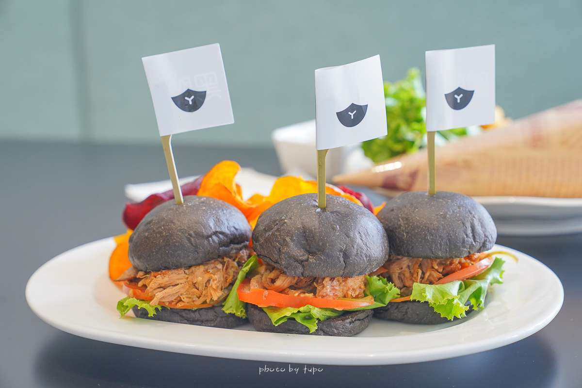 宜蘭新景點》宜蘭黑RURU CAFE，超萌笑笑羊下午茶咖啡廳(菜單價位) @小腹婆大世界