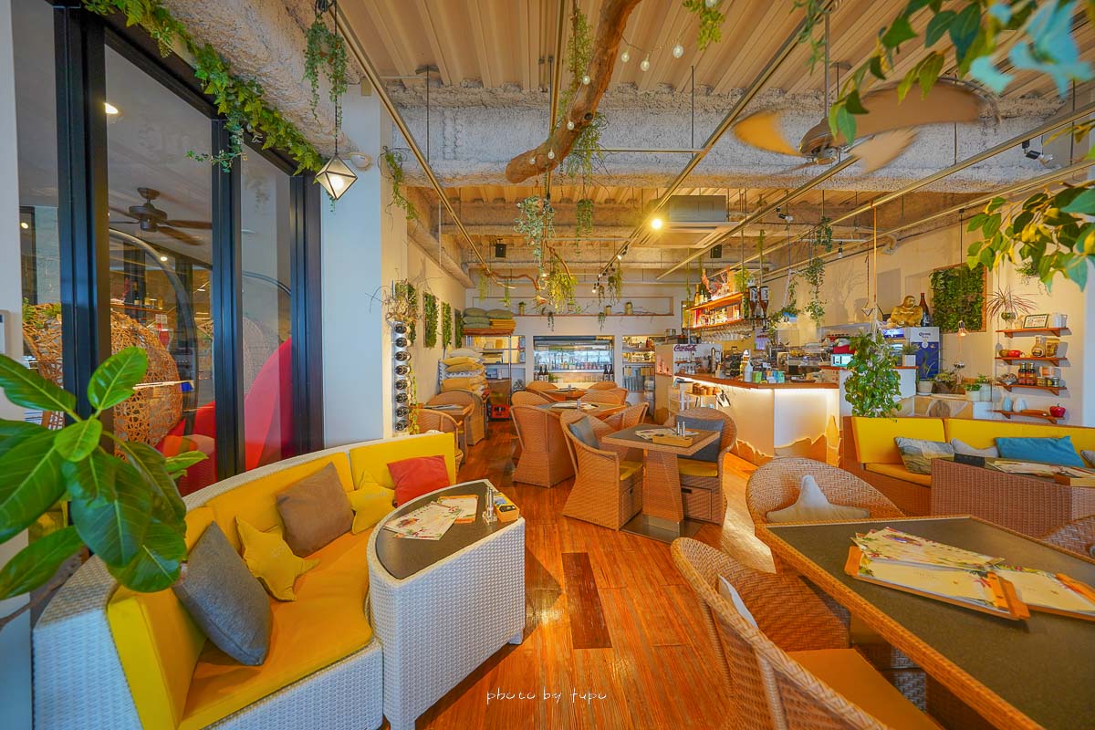 美國村早午餐推薦》WaGyu Café KAPUKA，網美海景餐廳，最新電子菜單價位、隱藏版菜色 @小腹婆大世界