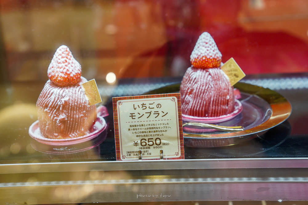 東京晴空塔》晴空塔STRAWBERRY MANIA草莓甜點專賣店，超粉嫩的草莓店鋪，草莓糖葫蘆 @小腹婆大世界