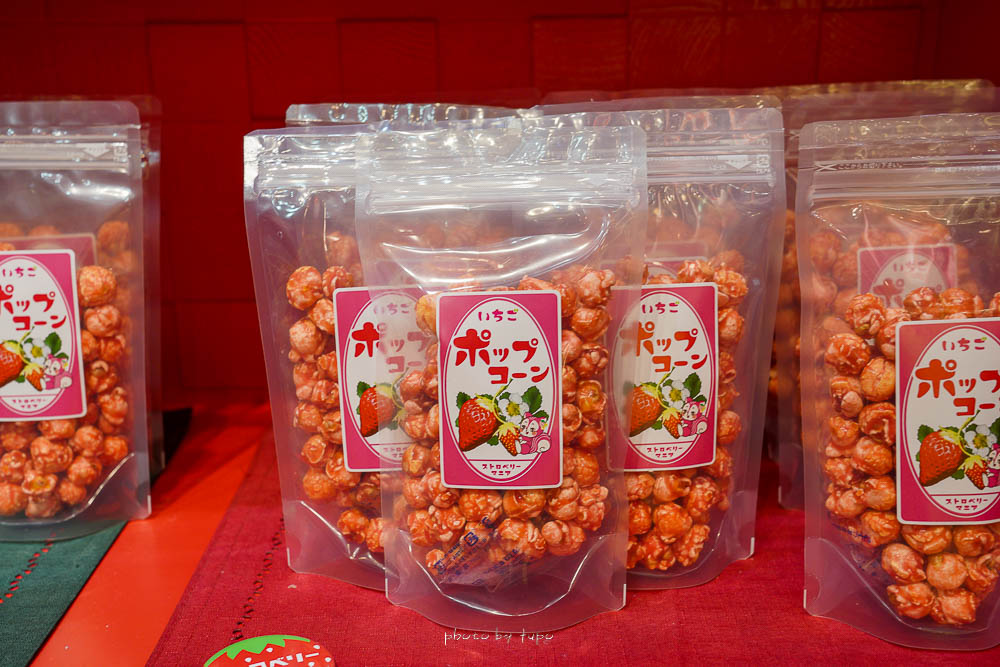 東京晴空塔》晴空塔STRAWBERRY MANIA草莓甜點專賣店，超粉嫩的草莓店鋪，草莓糖葫蘆 @小腹婆大世界