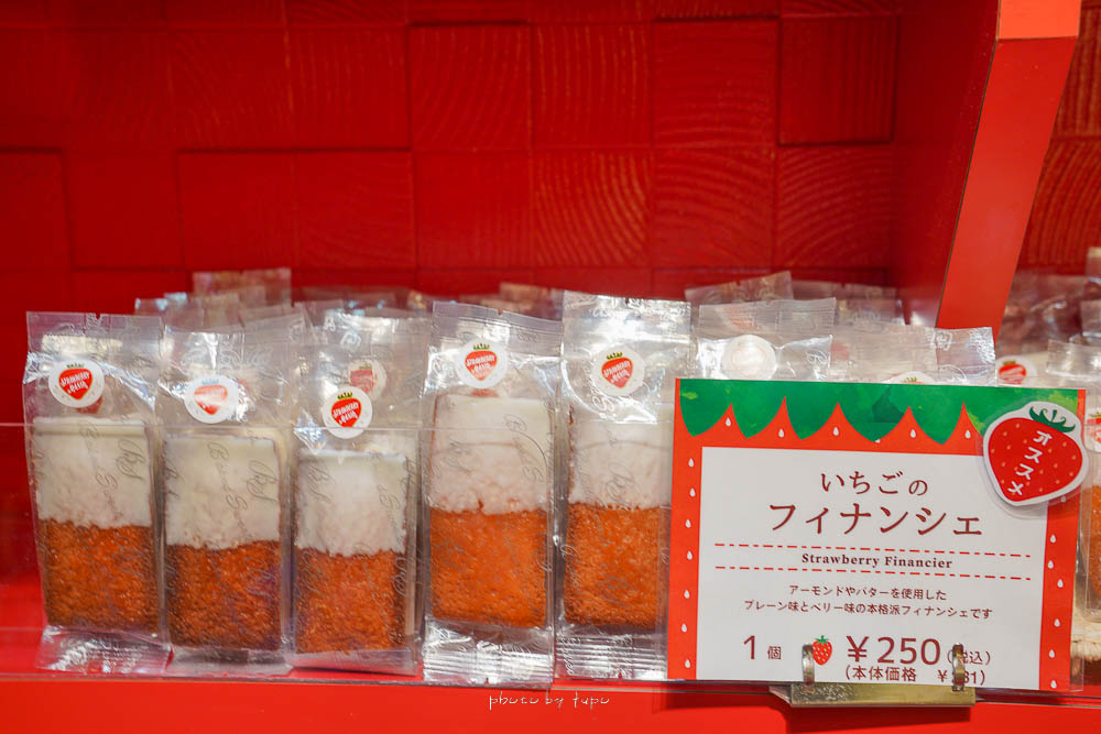 東京晴空塔》晴空塔STRAWBERRY MANIA草莓甜點專賣店，超粉嫩的草莓店鋪，草莓糖葫蘆 @小腹婆大世界