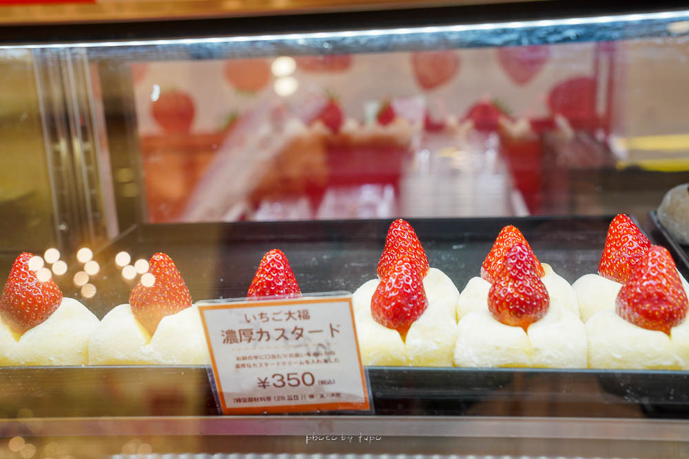 東京晴空塔》晴空塔STRAWBERRY MANIA草莓甜點專賣店，超粉嫩的草莓店鋪，草莓糖葫蘆 @小腹婆大世界