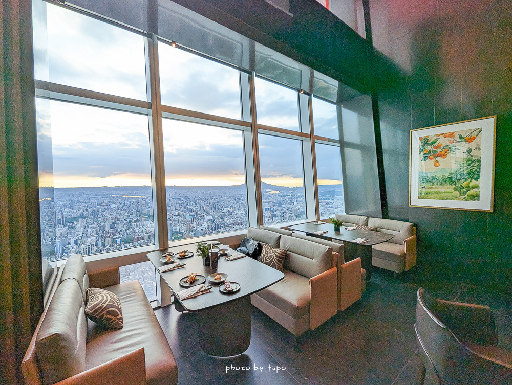 台北最高景觀Buffet「饗 A Joy」吃到飽這幾樣必吃！烤帝王蟹.龍蝦.干貝.海膽手捲.龍蝦粥.和牛壽司 @小腹婆大世界