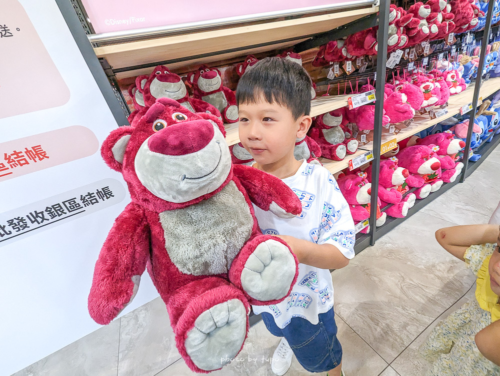 嘉義買娃娃「KHTOY絨毛玩偶旗艦館」全台最大娃娃專賣店，娃娃台版costco、免費親子遊戲區開放時間 @小腹婆大世界