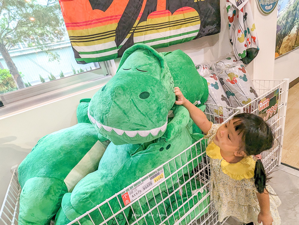 嘉義買娃娃「KHTOY絨毛玩偶旗艦館」全台最大娃娃專賣店，娃娃台版costco、免費親子遊戲區開放時間 @小腹婆大世界