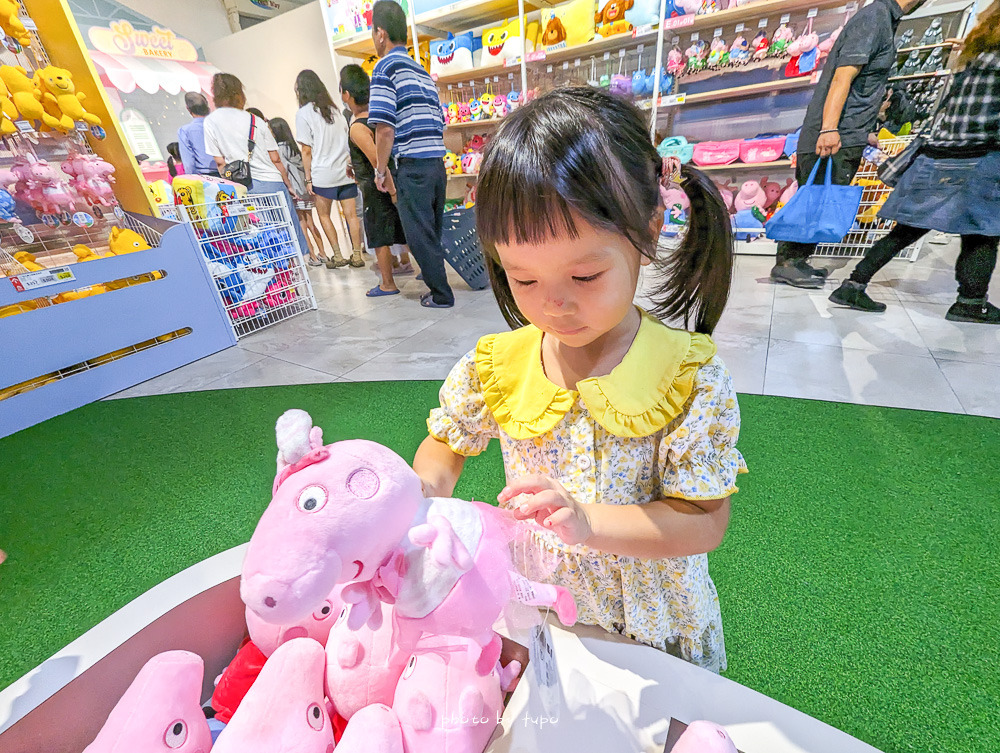 嘉義買娃娃「KHTOY絨毛玩偶旗艦館」全台最大娃娃專賣店，娃娃台版costco、免費親子遊戲區開放時間 @小腹婆大世界