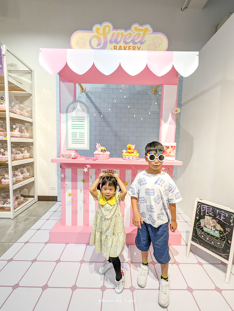 嘉義買娃娃「KHTOY絨毛玩偶旗艦館」全台最大娃娃專賣店，娃娃台版costco、免費親子遊戲區開放時間 @小腹婆大世界