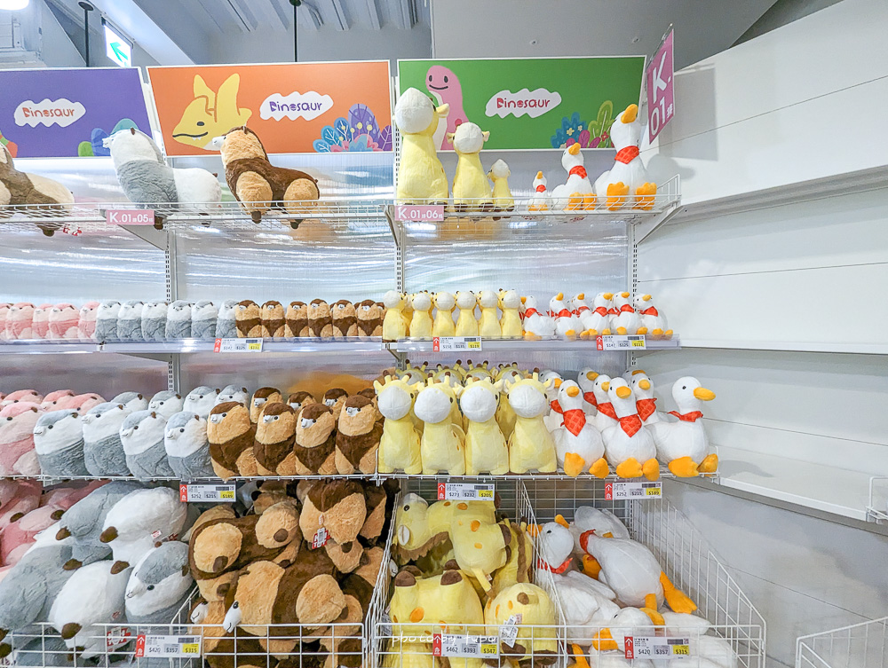 嘉義買娃娃「KHTOY絨毛玩偶旗艦館」全台最大娃娃專賣店，娃娃台版costco、免費親子遊戲區開放時間 @小腹婆大世界