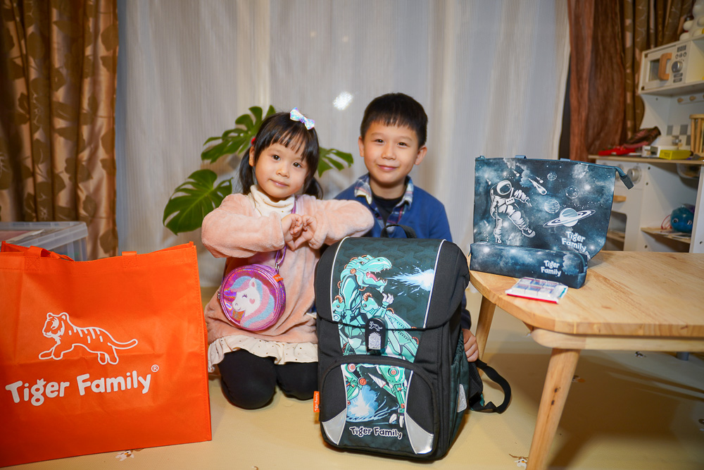 兒童護脊書包推薦「TigerFamily書包」使用二年心得評論，小1到小6通通都有、最新大人款背包 @小腹婆大世界